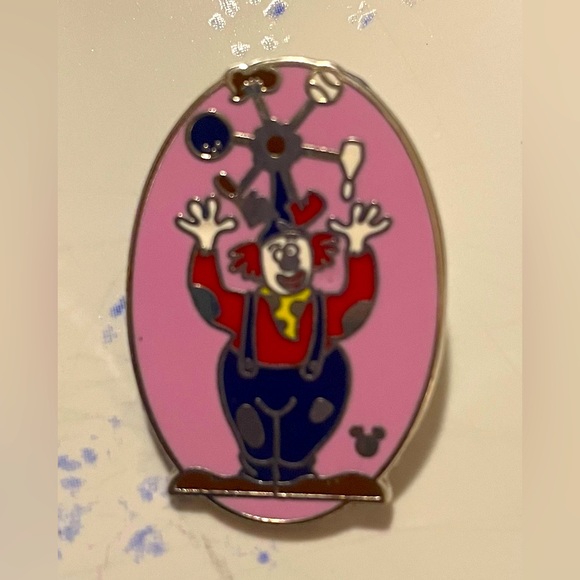 Disney | Accessories | Disney 23 Juggling Circus Clown Toontown Hidden ...
